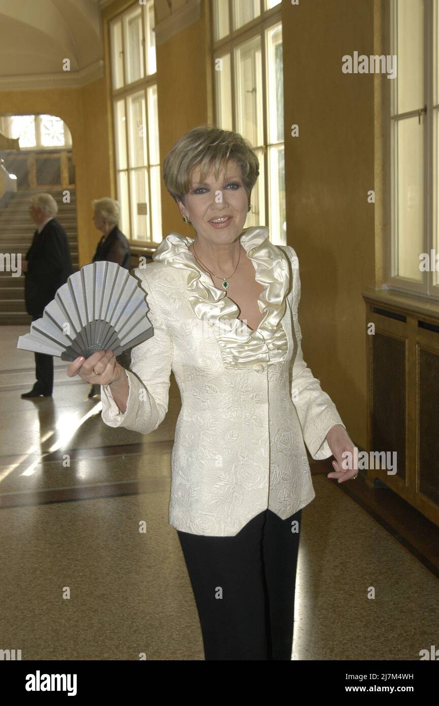 Fernsehmoderatorin Carolin Reiber bei der Verleihung des Bayerischen ...