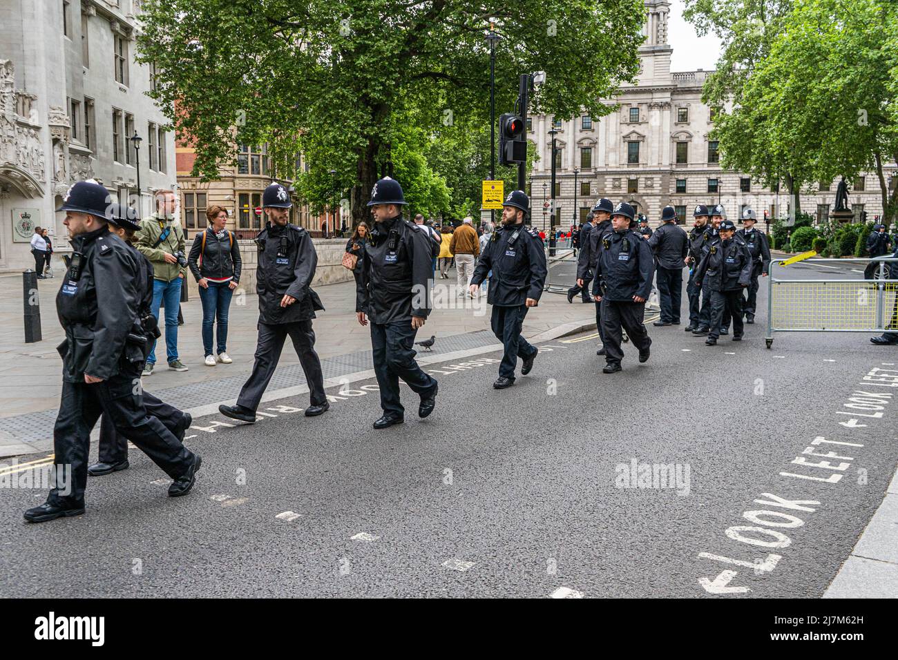 London UK, 10 May 2022. Large police presence create a sterile area ...