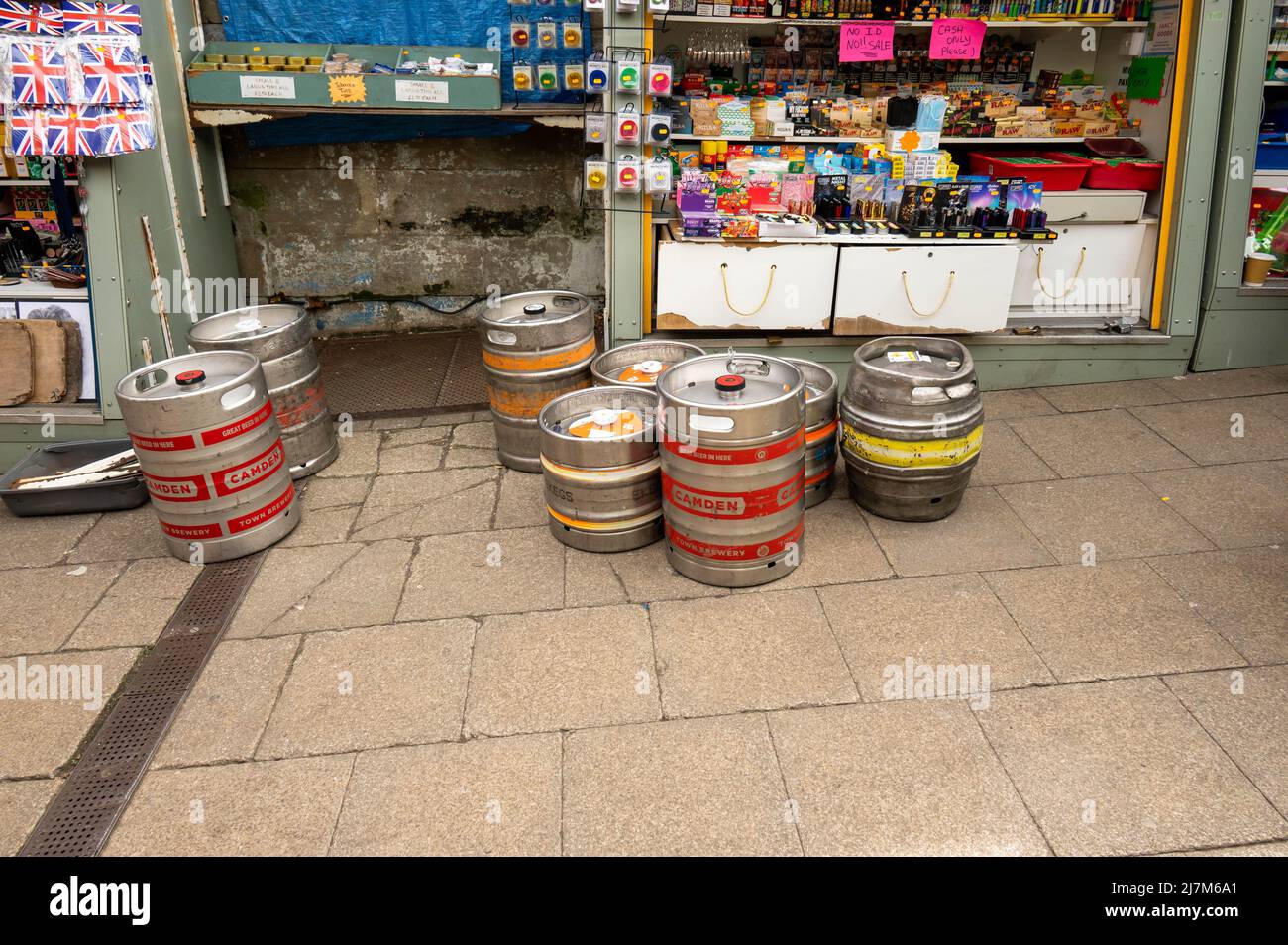 Delivery of beer barrels to a Norwich city public house behind the city ...