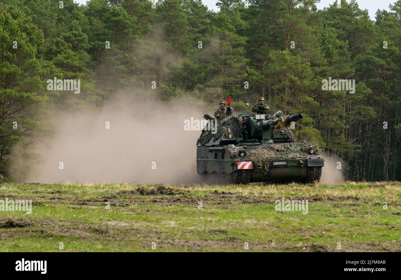 Munster, Germany. 10th May, 2022. A Bundeswehr self-propelled howitzer ...