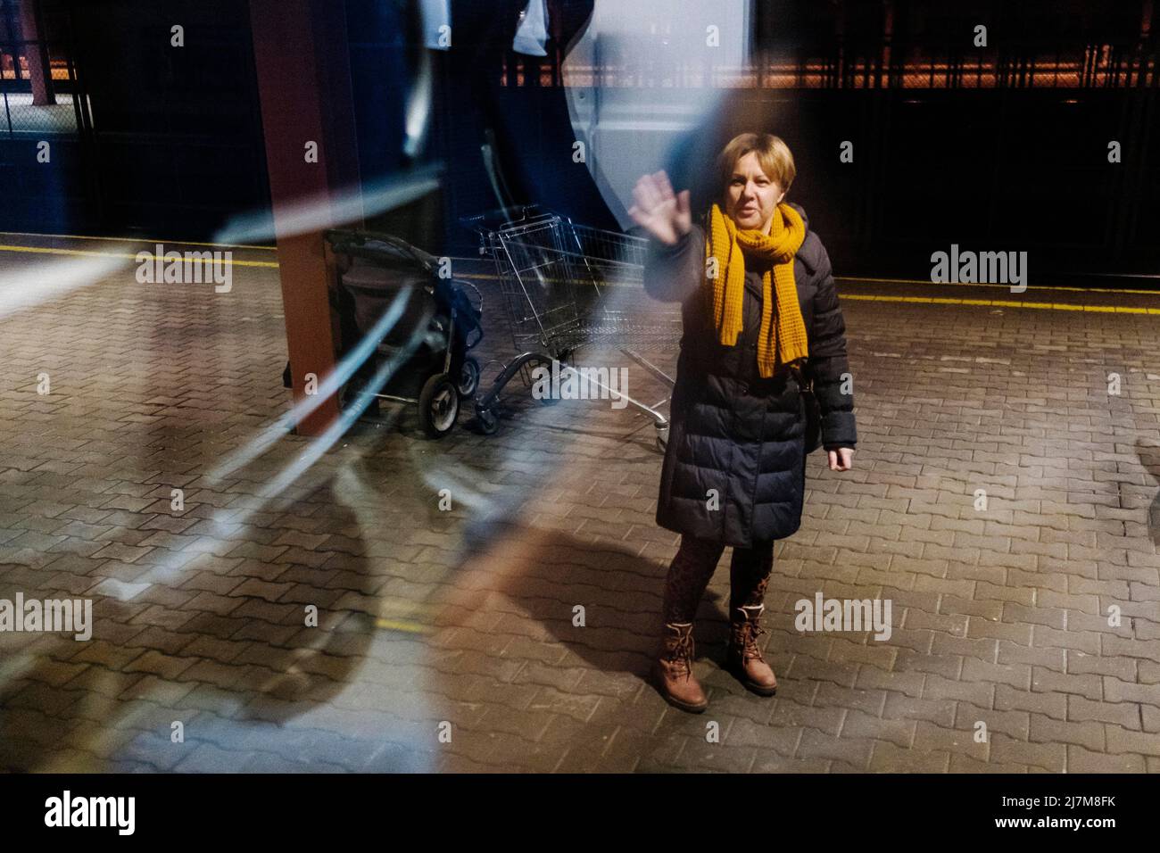 Jan Schmidt-Whitley/Le Pictorium - Refugees from Ukraine crowd onto ...