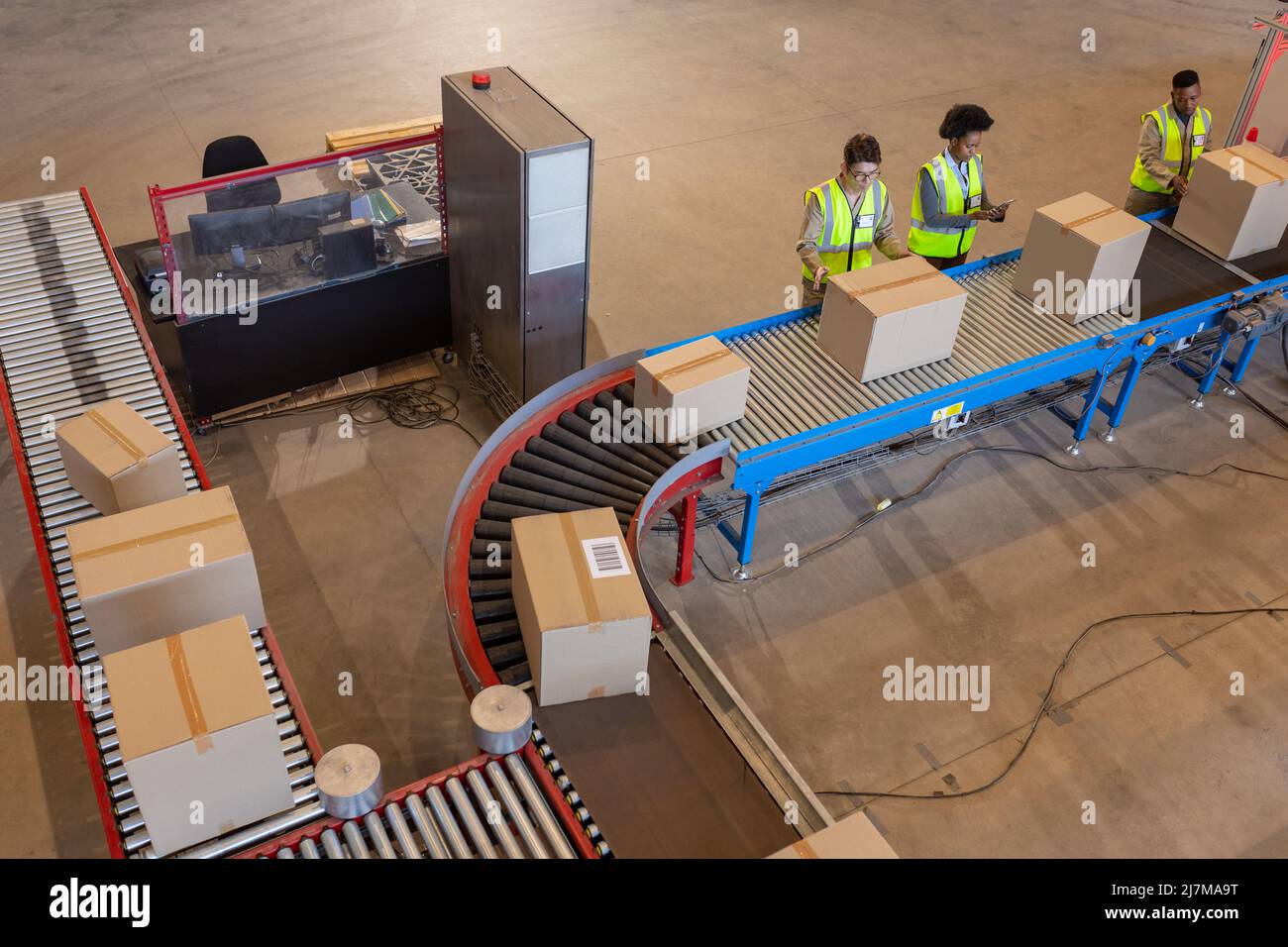 Delivery man boxes truck hi-res stock photography and images - Alamy