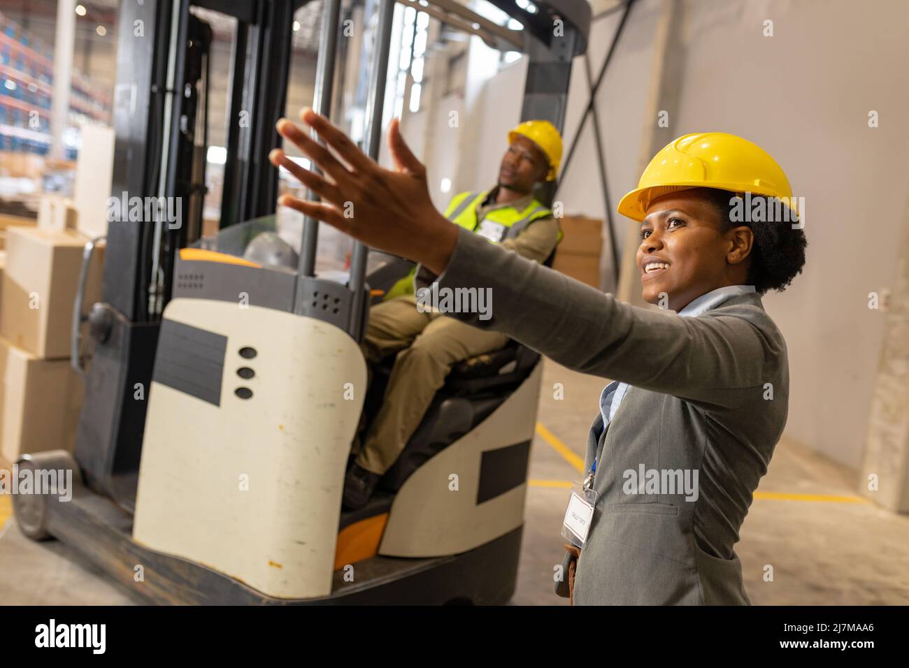 Guiding unloading container dock hi-res stock photography and images - Alamy