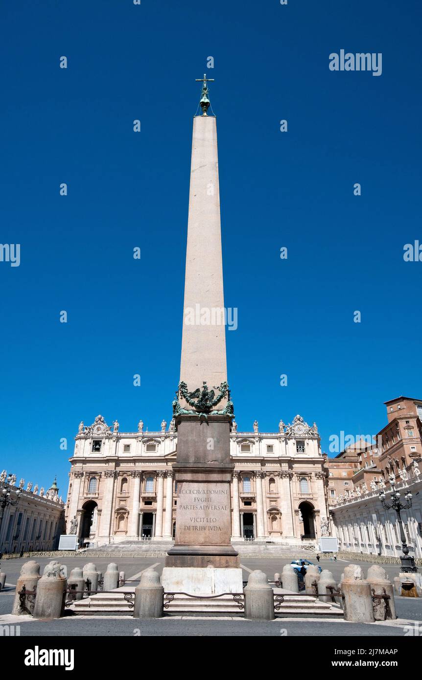 Egyptian obelisks monuments hi-res stock photography and images - Alamy