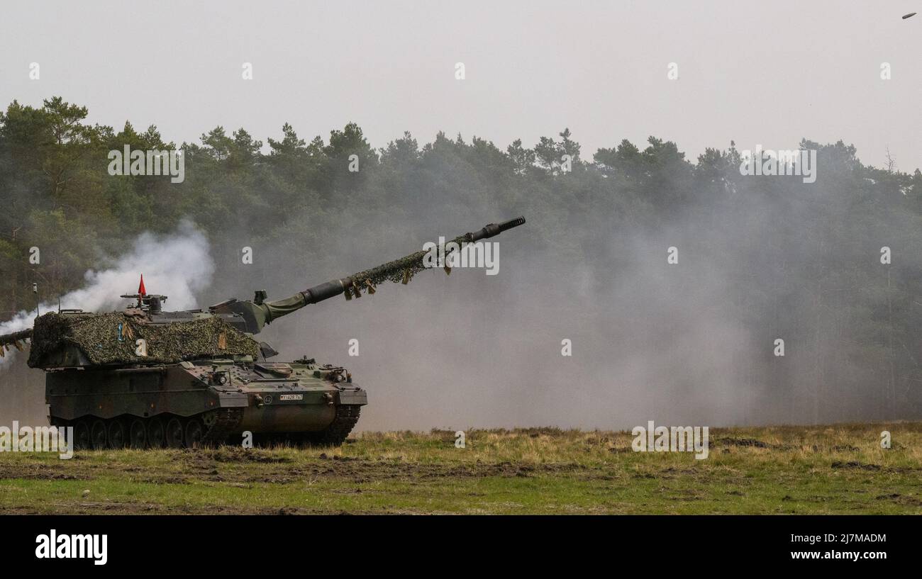 Munster, Germany. 10th May, 2022. A Bundeswehr self-propelled howitzer ...