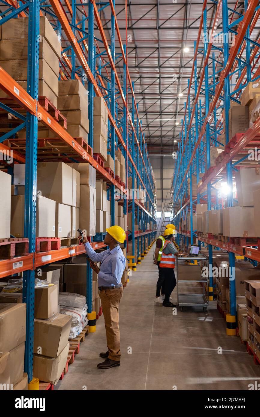 Cargo scanning hi-res stock photography and images - Alamy