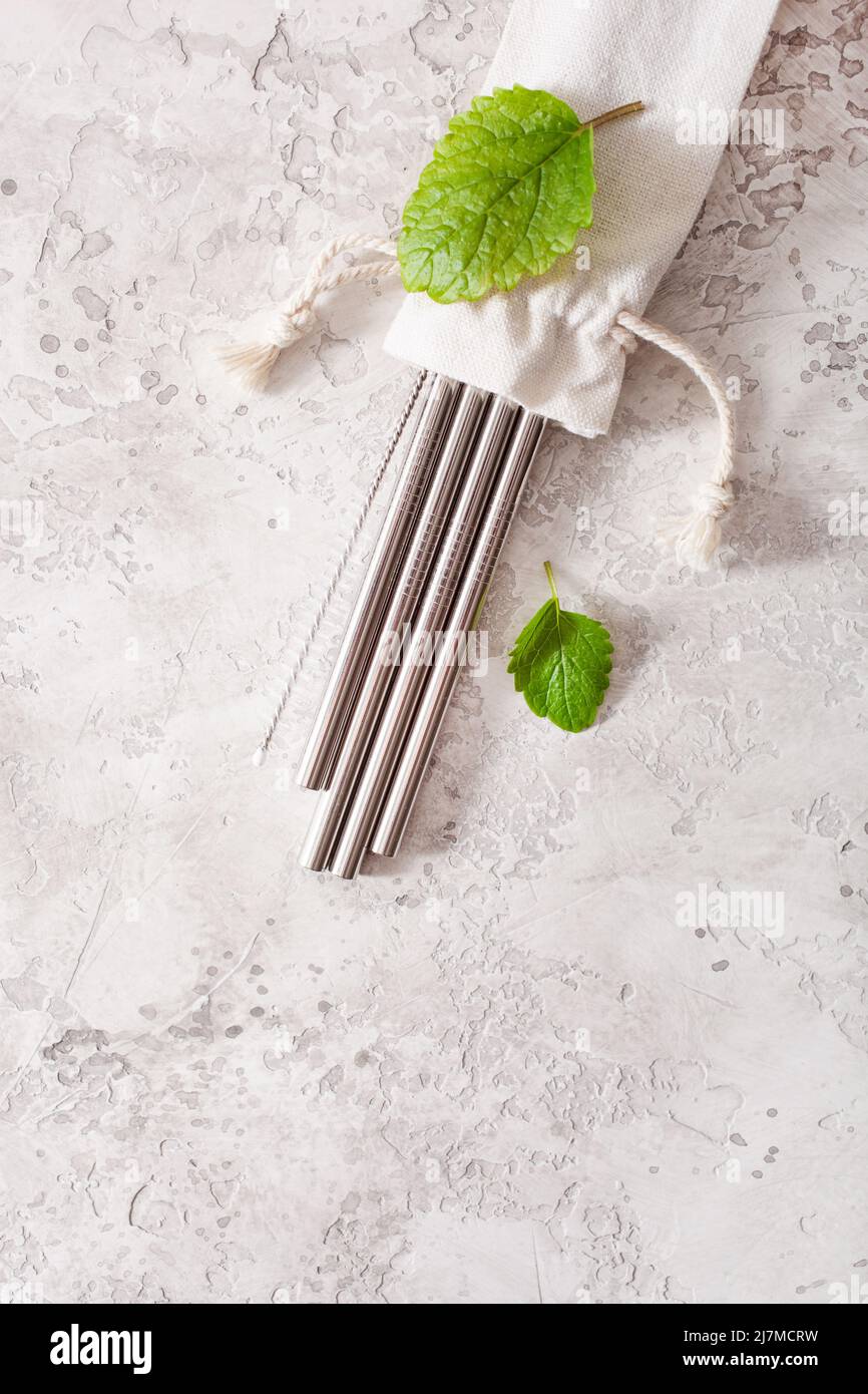 eco-friendly reusable metal drinking straw. zero waste concept Stock ...