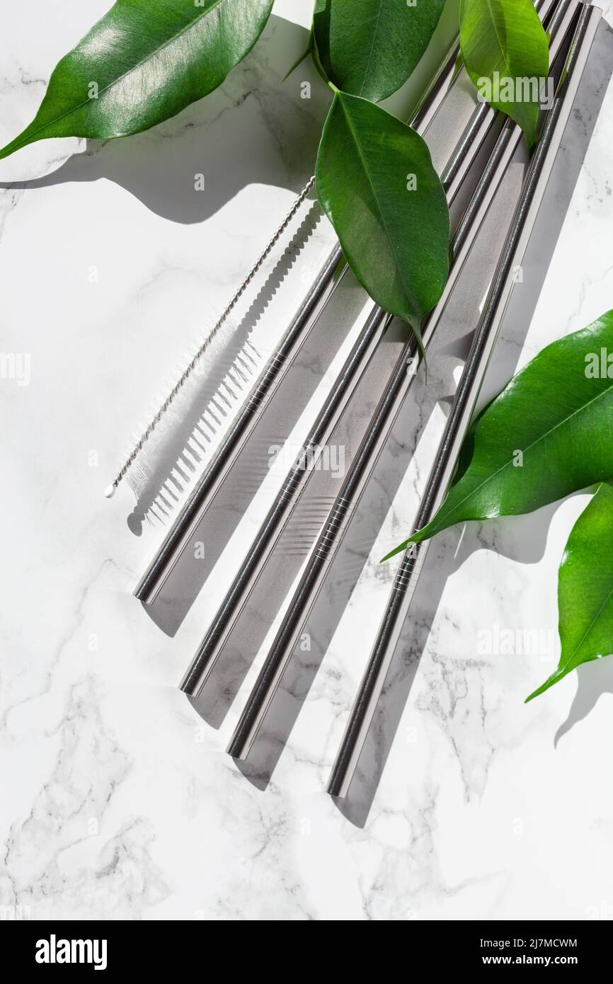 eco-friendly reusable metal drinking straw. zero waste concept Stock ...