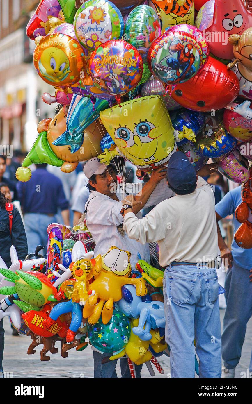 Mexico - Balloon vendors in the Zolcalo in Mexico-City Stock Photo - Alamy