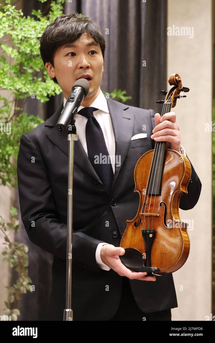 Tokyo, Japan. 10th May, 2022. A Stradivarius violin "da Vinci, ex ...