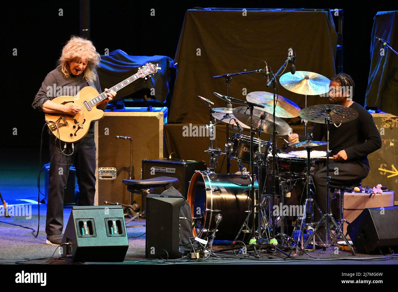 Pat Metheny with Joe Dyson Jr. during the Concert Side-Eye, on 8th May ...