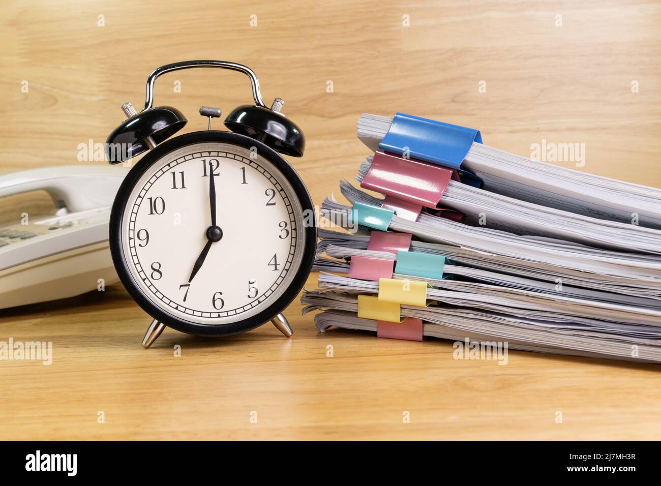 7 AM Clock on work desk in the office Time of business working concepts ...