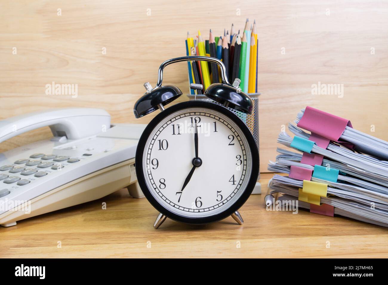 7 AM Clock on work desk in the office Time of business working concepts ...