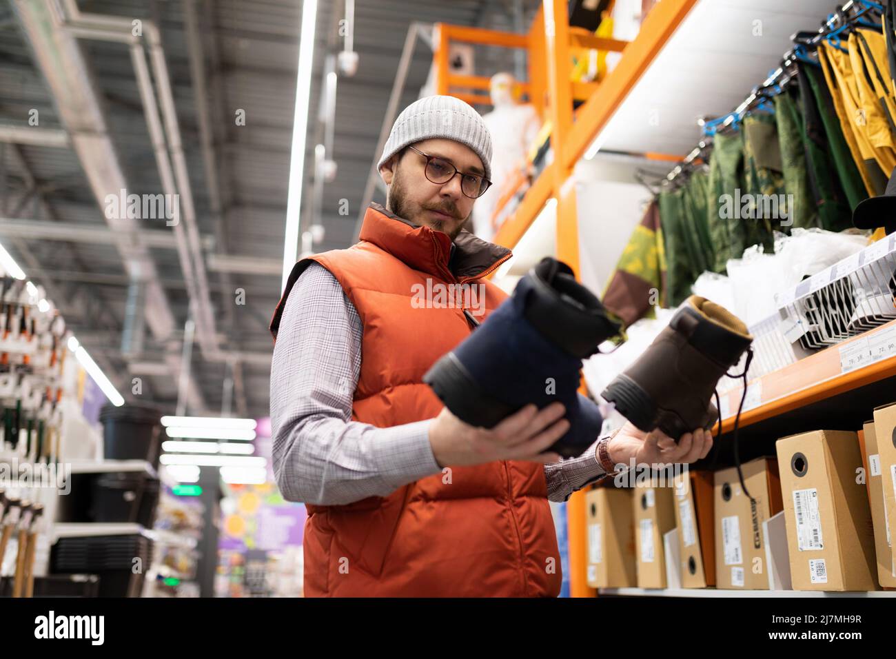 Woman in hardware store chooses hi-res stock photography and images - Alamy