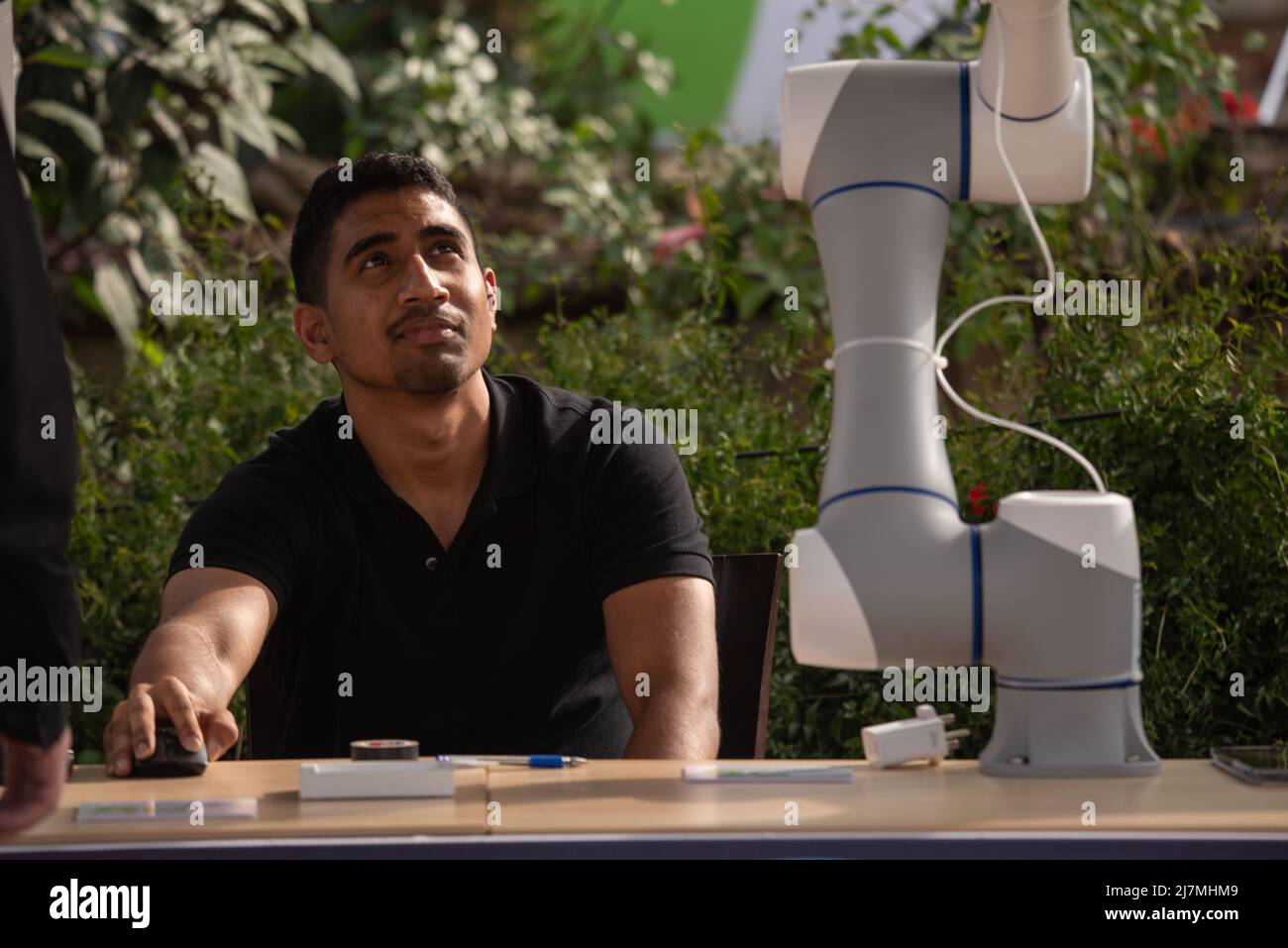 Addis Ababa, Ethiopia. 9th May, 2022. A participant experiences 5G service demonstrations during ...