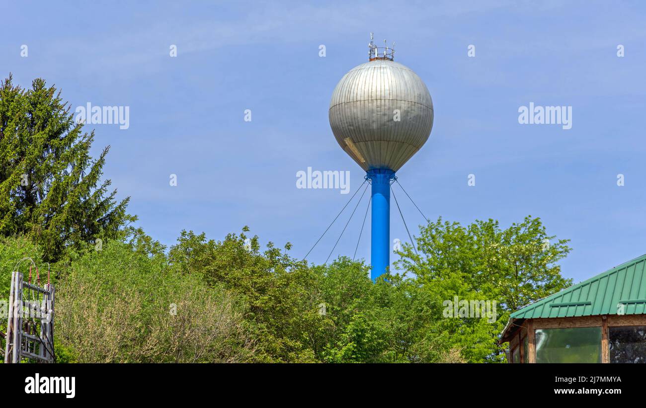Metal water tower hi-res stock photography and images - Alamy