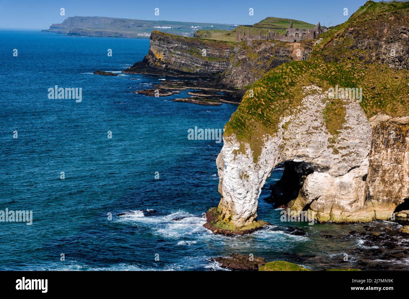 Dunluce ireland arch hi-res stock photography and images - Alamy