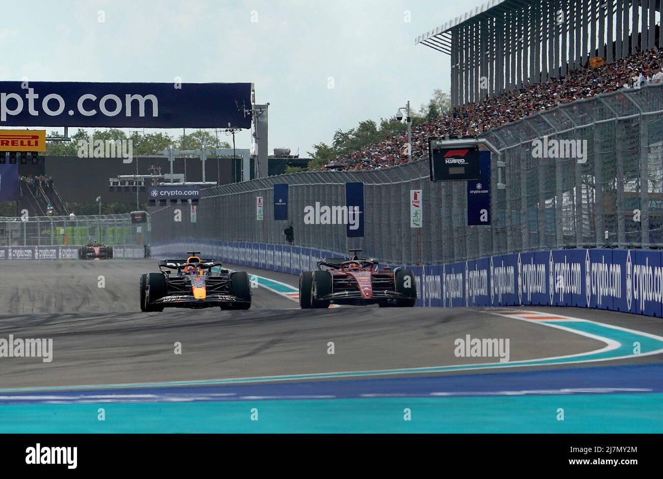 Ferrari formula 1 overtaking hi-res stock photography and images - Alamy