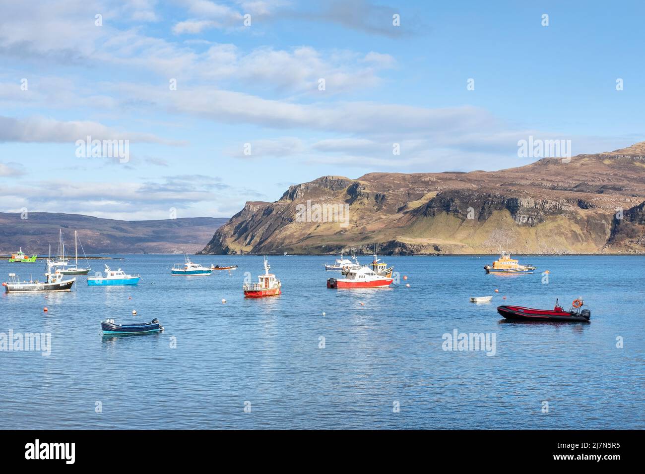 Portree isle of skye sailing boat hi-res stock photography and images ...