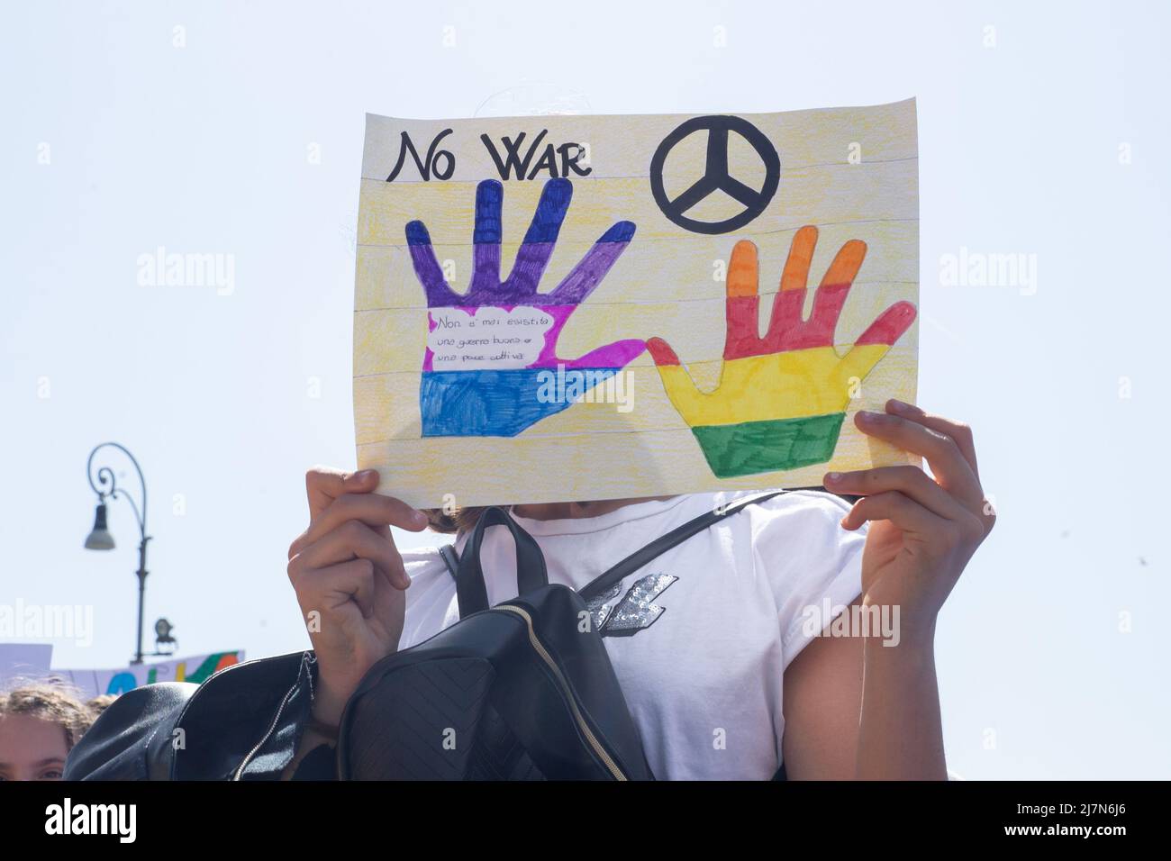Rome, Italy. 10th May, 2022. Flashmob for peace organized by Youth for Peace of Community of ...