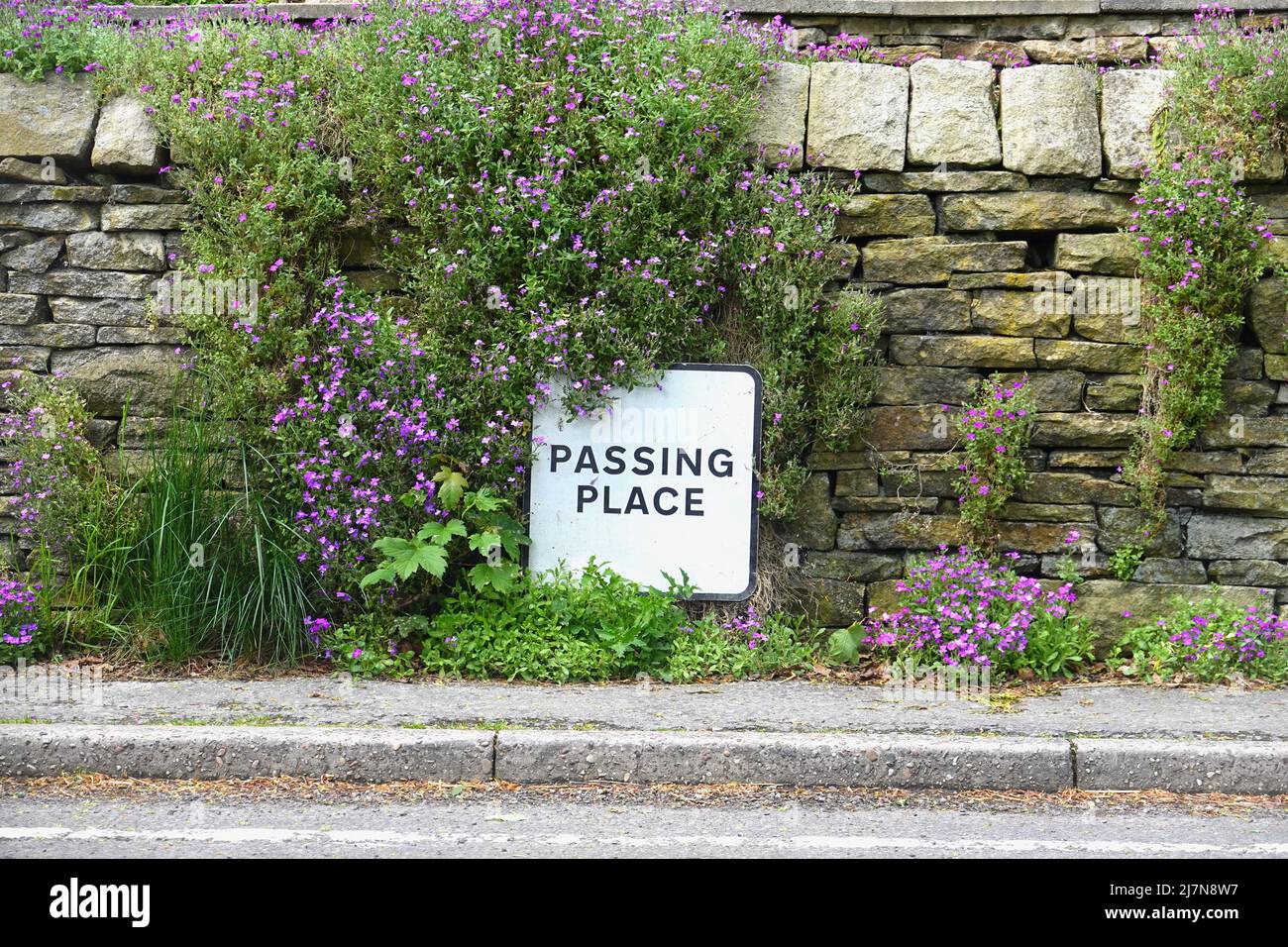 Passing place traffic sign hi-res stock photography and images - Alamy