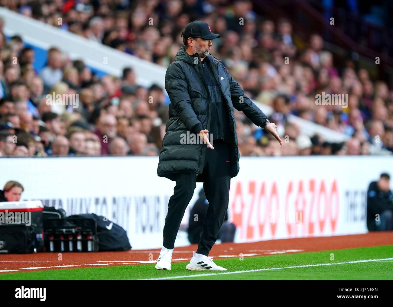 Liverpool manager Jurgen Klopp gestures on the touchline during the ...