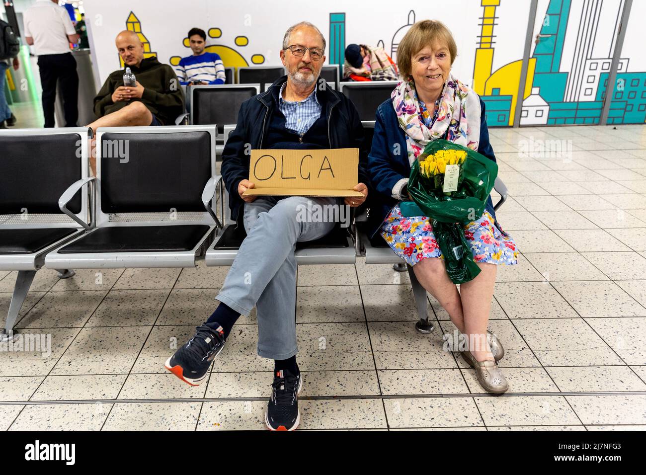 A British couple from Cambridgeshire waits for their refugee guest from ...