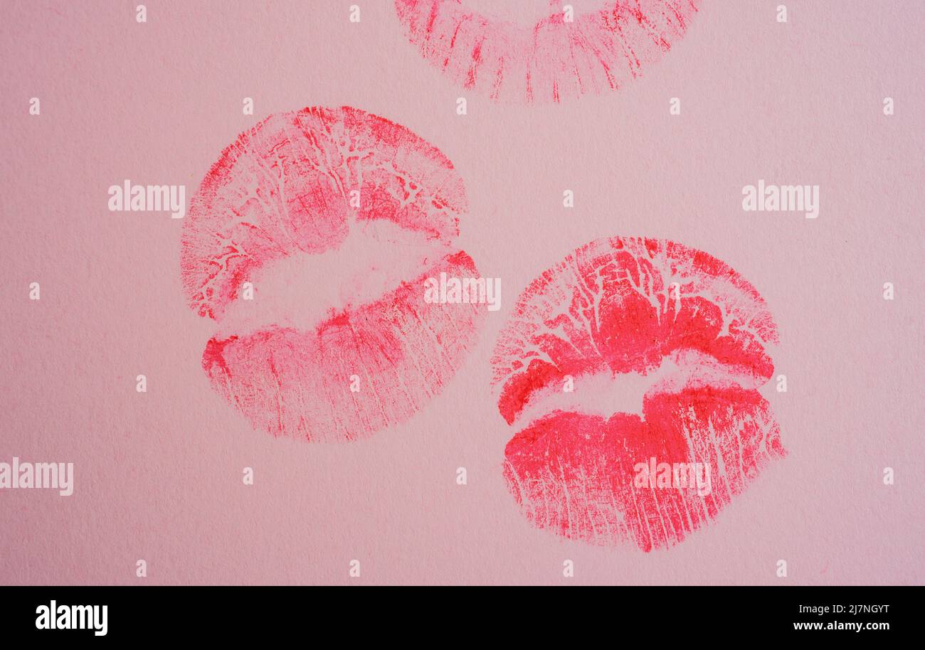 Female lips kiss pattern. Cosmetics and love background Stock Photo - Alamy