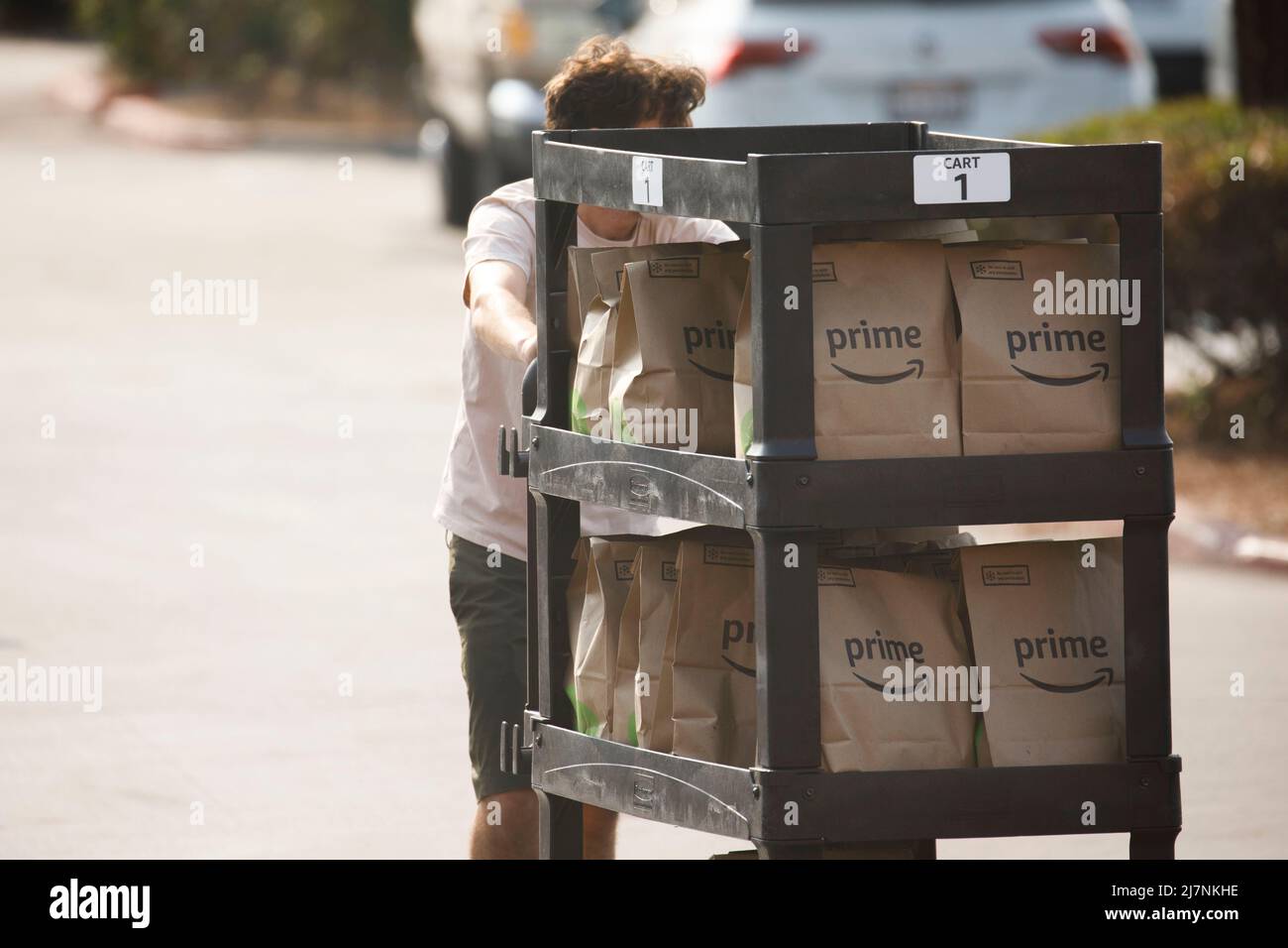 Los Angeles, California, USA. 16th Sep, 2020. A delivery driver picks ...