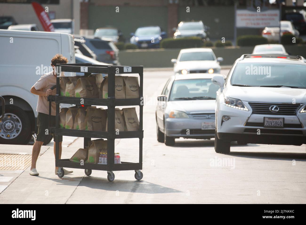 Los Angeles, California, USA. 16th Sep, 2020. A delivery driver picks ...