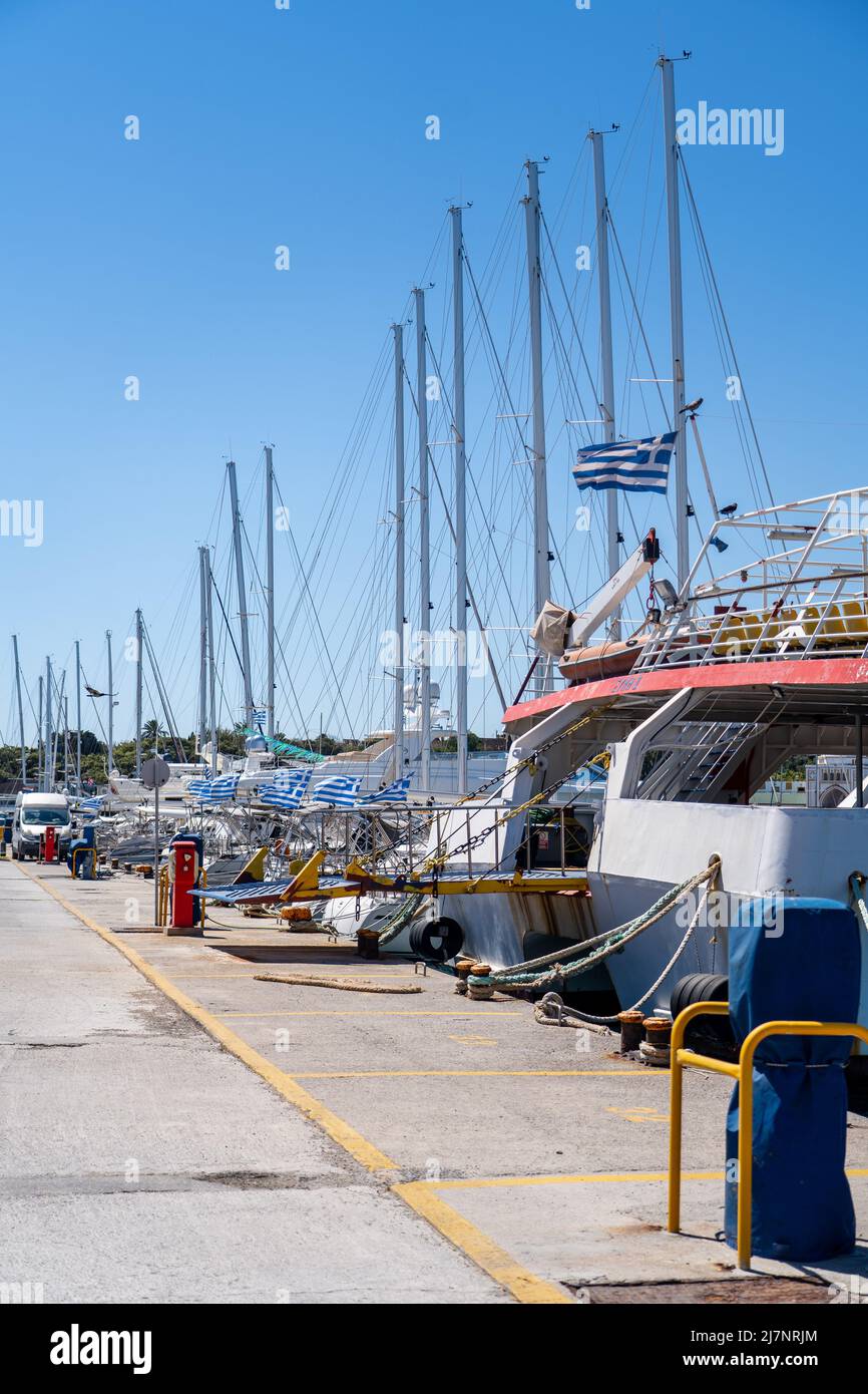 Sailboat masts hi-res stock photography and images - Alamy