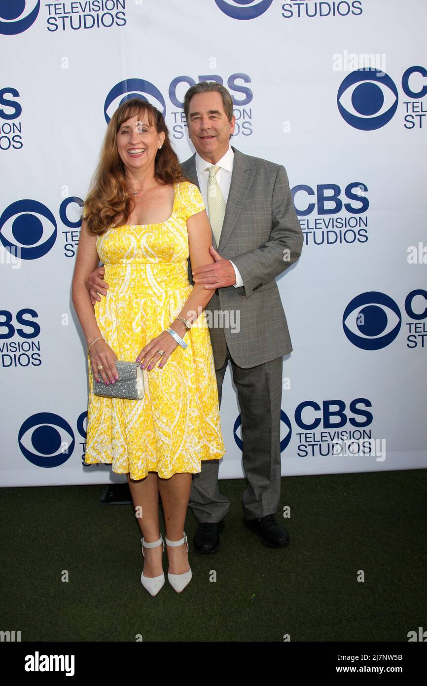 LOS ANGELES - MAY 19: Wendy Bridges, Beau Bridges at the CBS Summer ...