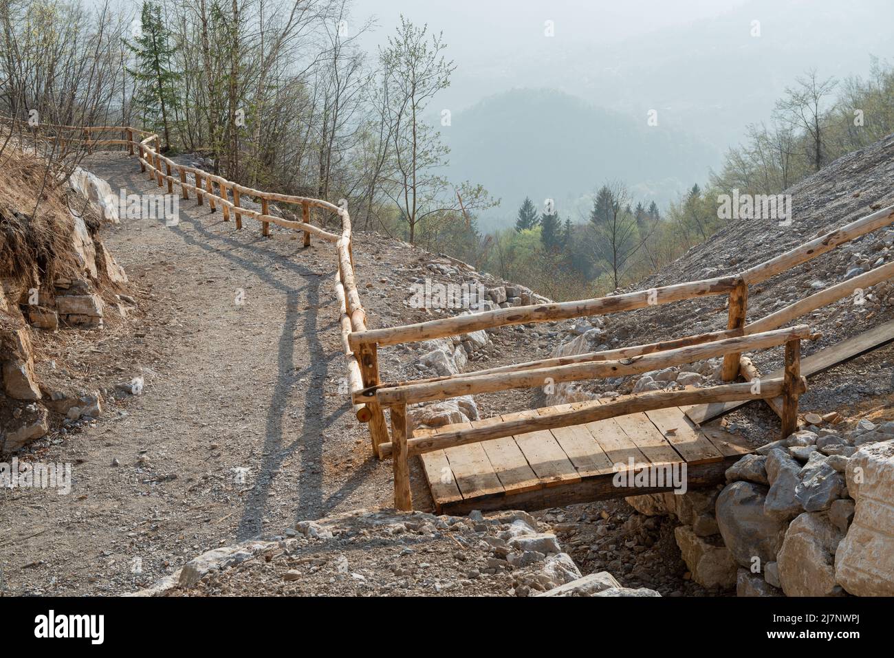 Footbridge quarry park hi-res stock photography and images - Alamy