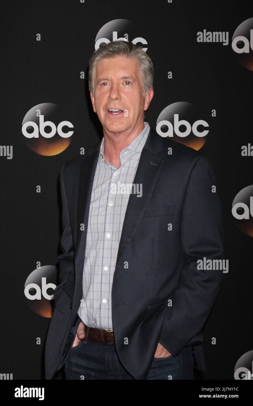 LOS ANGELES - JUL 15: Tom Bergeron at the ABC July 2014 TCA at Beverly ...