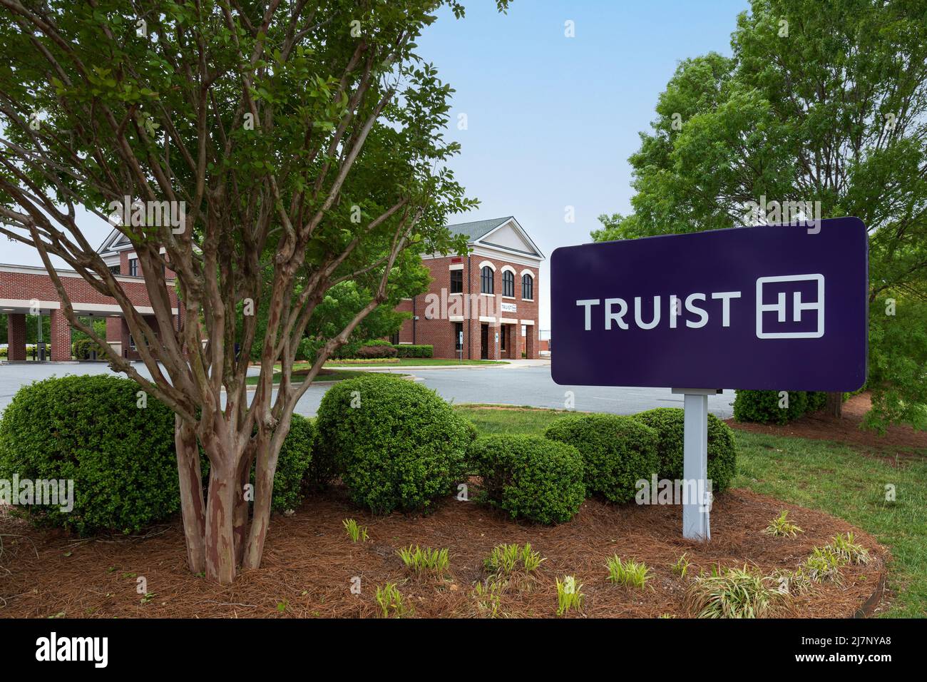 Finance sign hi-res stock photography and images - Alamy