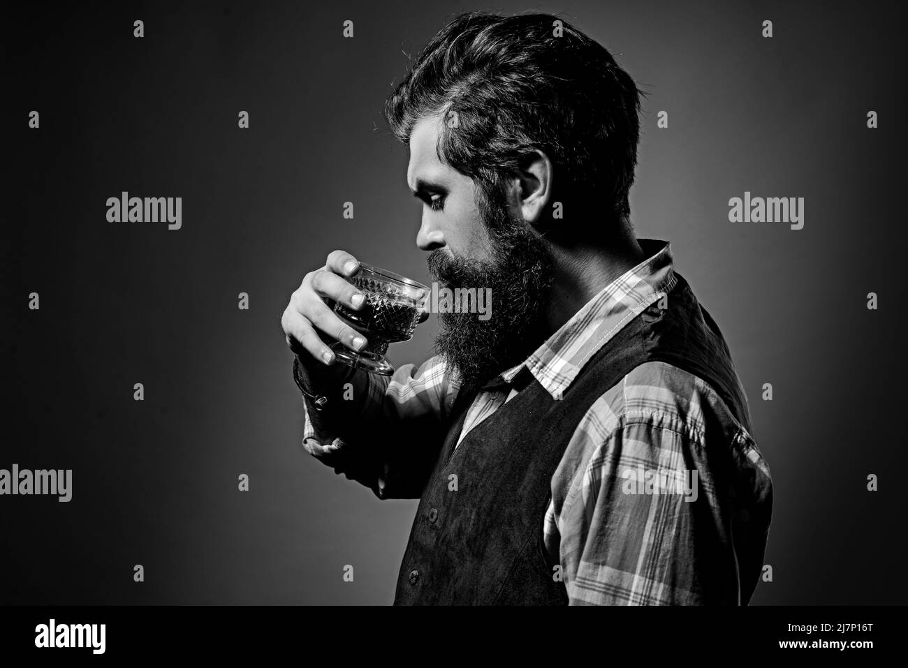 Bearded man glass whiskey Black and White Stock Photos & Images - Alamy