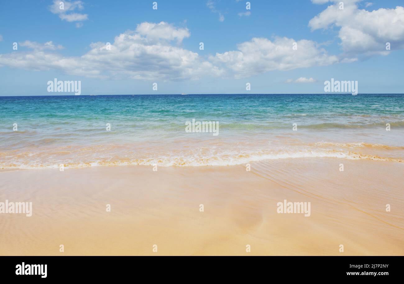 Calm sea beach background. Summer tropical beach with sand. Ocean water ...