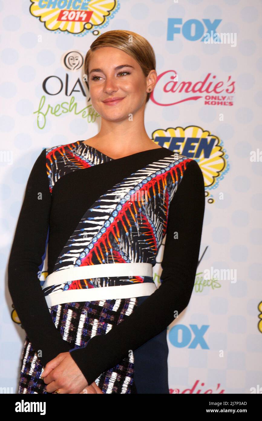 LOS ANGELES - AUG 10: Shailene Woodley at the 2014 Teen Choice Awards ...