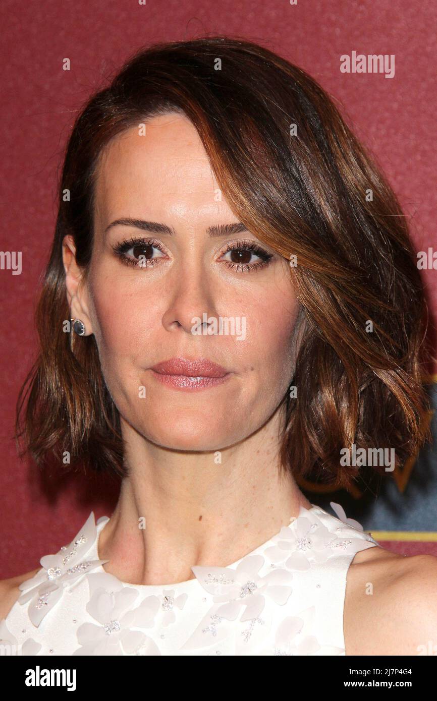 LOS ANGELES - MAR 1: Sarah Paulson at the QVC 5th Annual Red Carpet ...