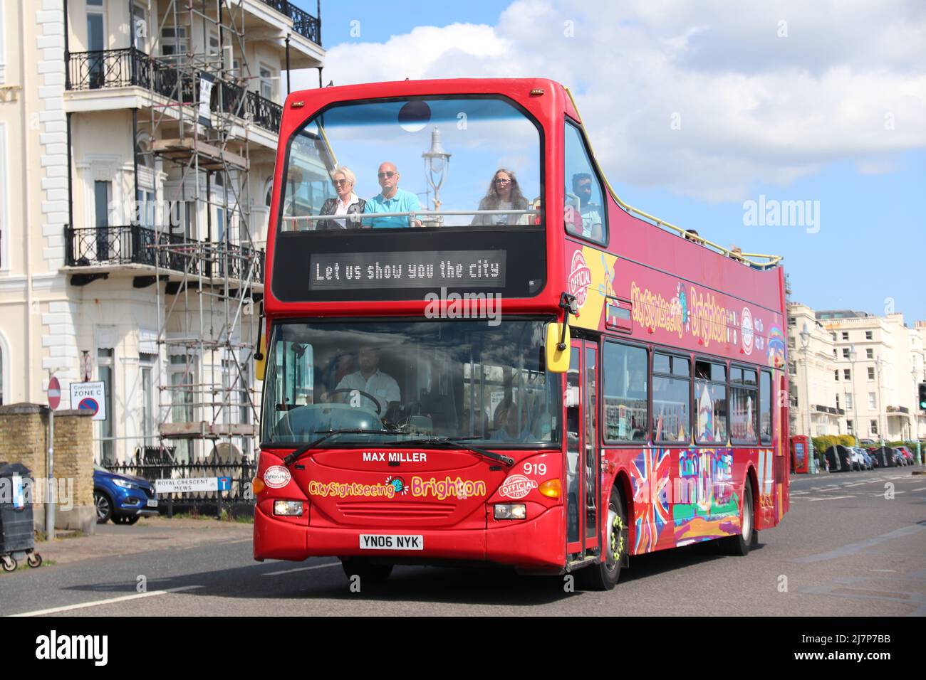 SIGHTSEEING TOUR BUS IN BRIGHTON Stock Photo - Alamy