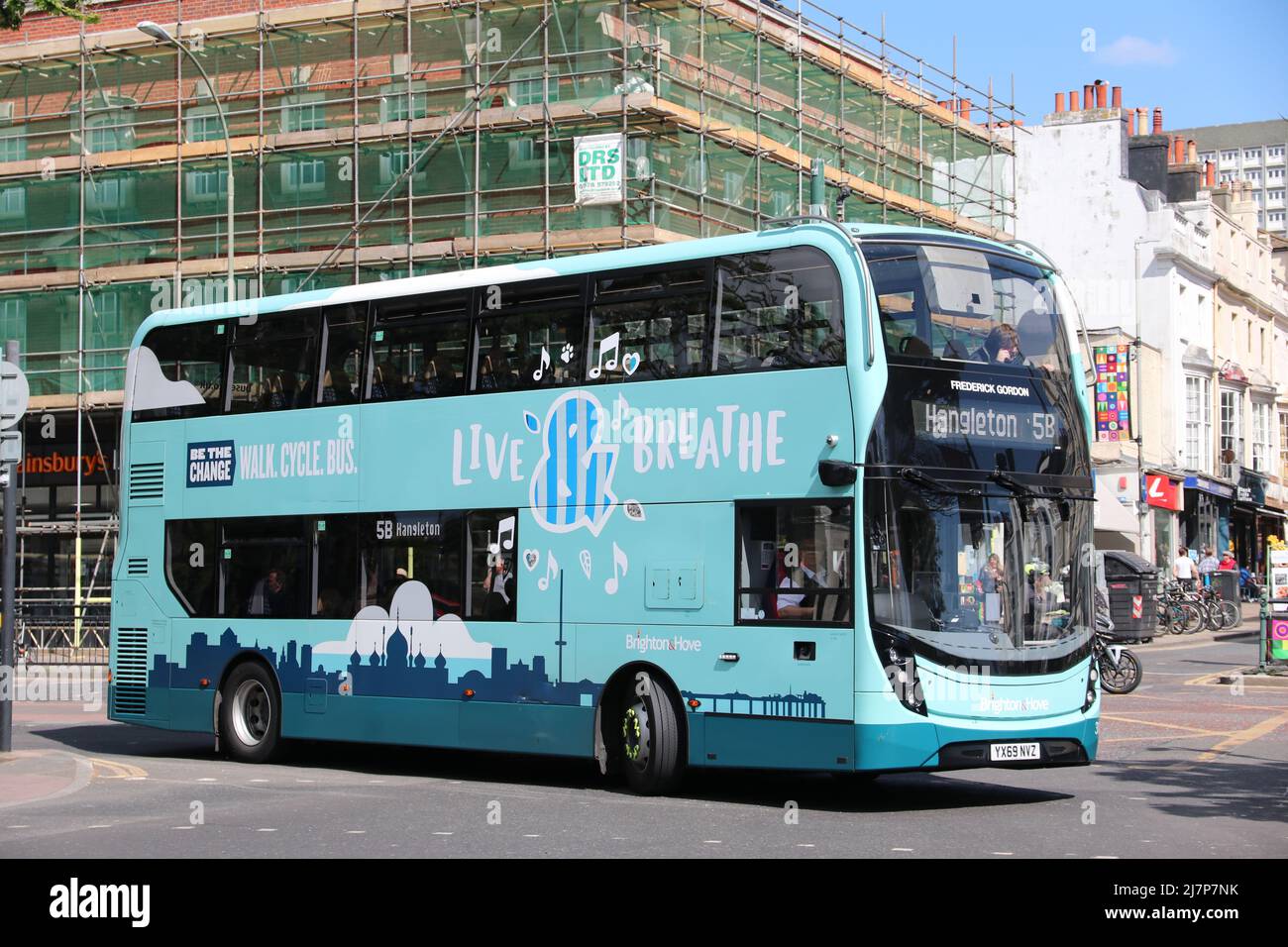 ECO FRIENDLY LIVE & BREATHE ELECTRIC BUS IN BRIGHTON Stock Photo - Alamy