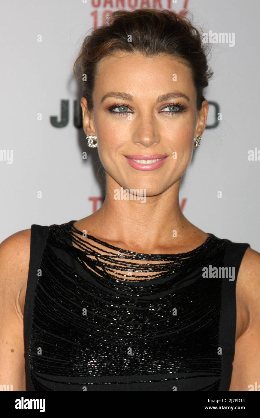 LOS ANGELES - JAN 6: Natalie Zea at the "Justified" Premiere Screening ...