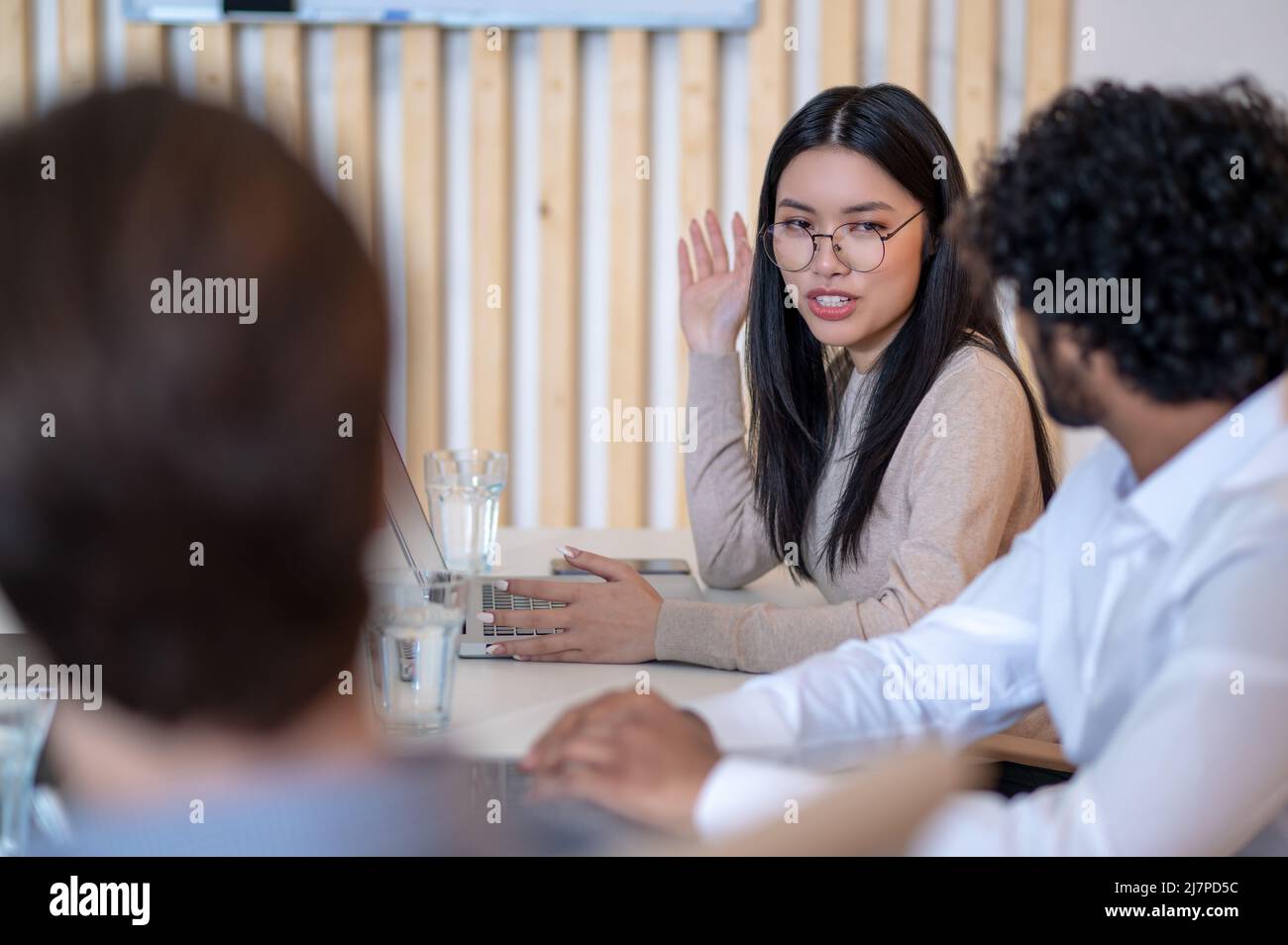 Employee talking hi-res stock photography and images - Alamy