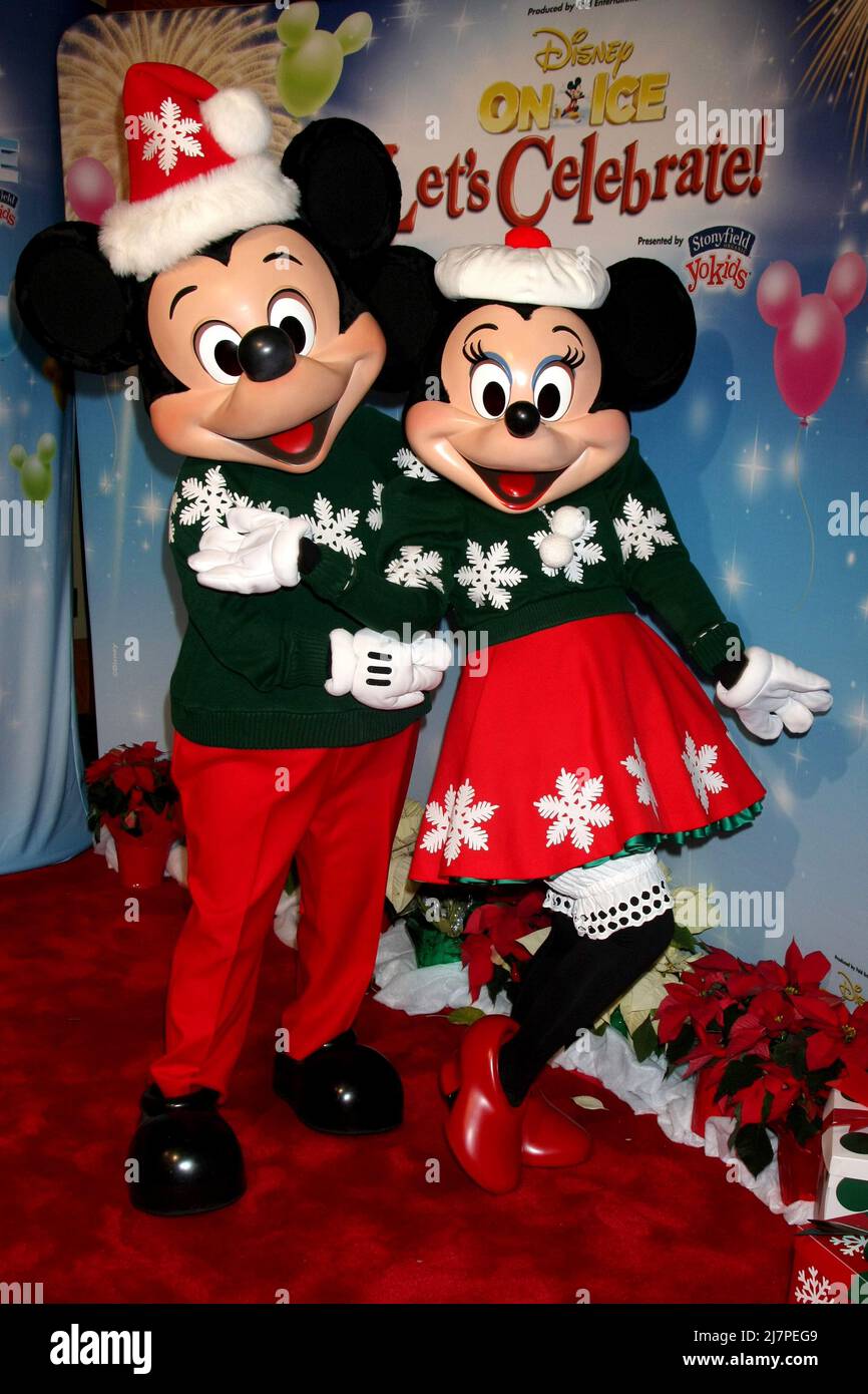 LOS ANGELES - DEC 11: Mickey Mouse, Minnie Mouse at the "Disney on Ice ...