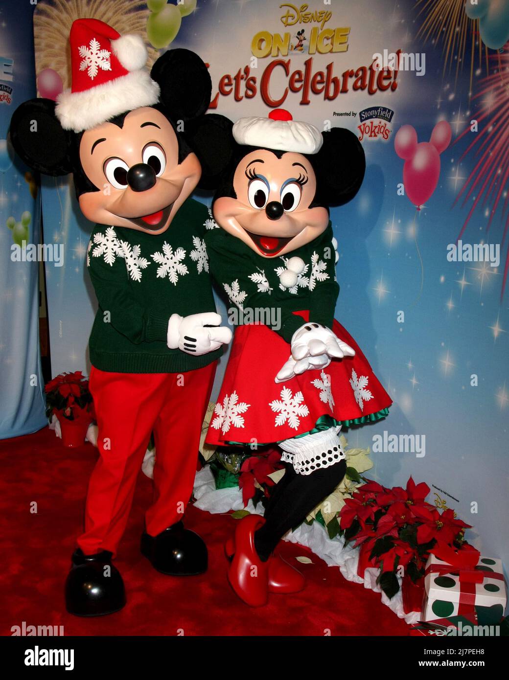 LOS ANGELES - DEC 11: Mickey Mouse, Minnie Mouse at the "Disney on Ice ...