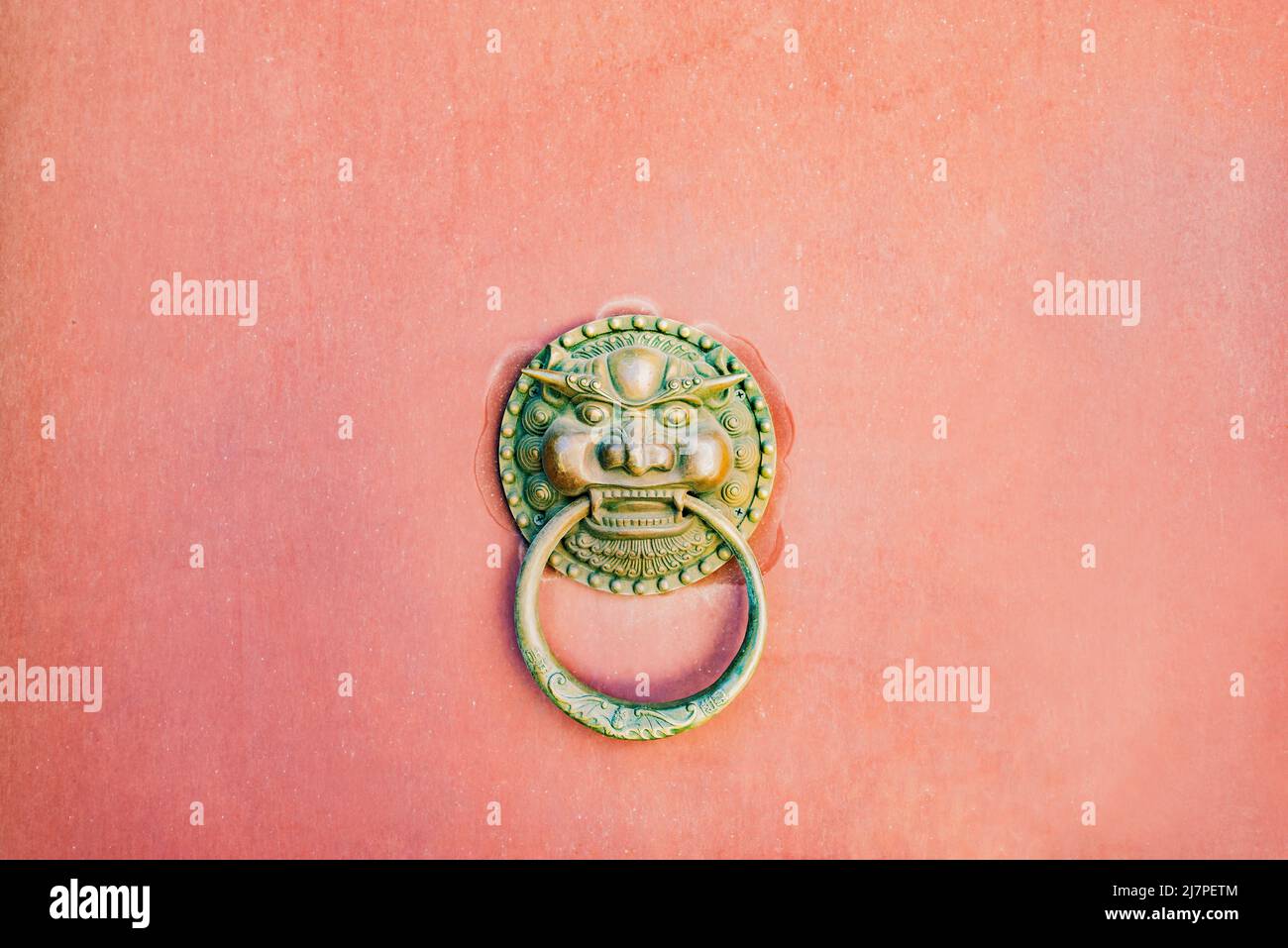 Metal door knocker on wooden door background Stock Photo - Alamy