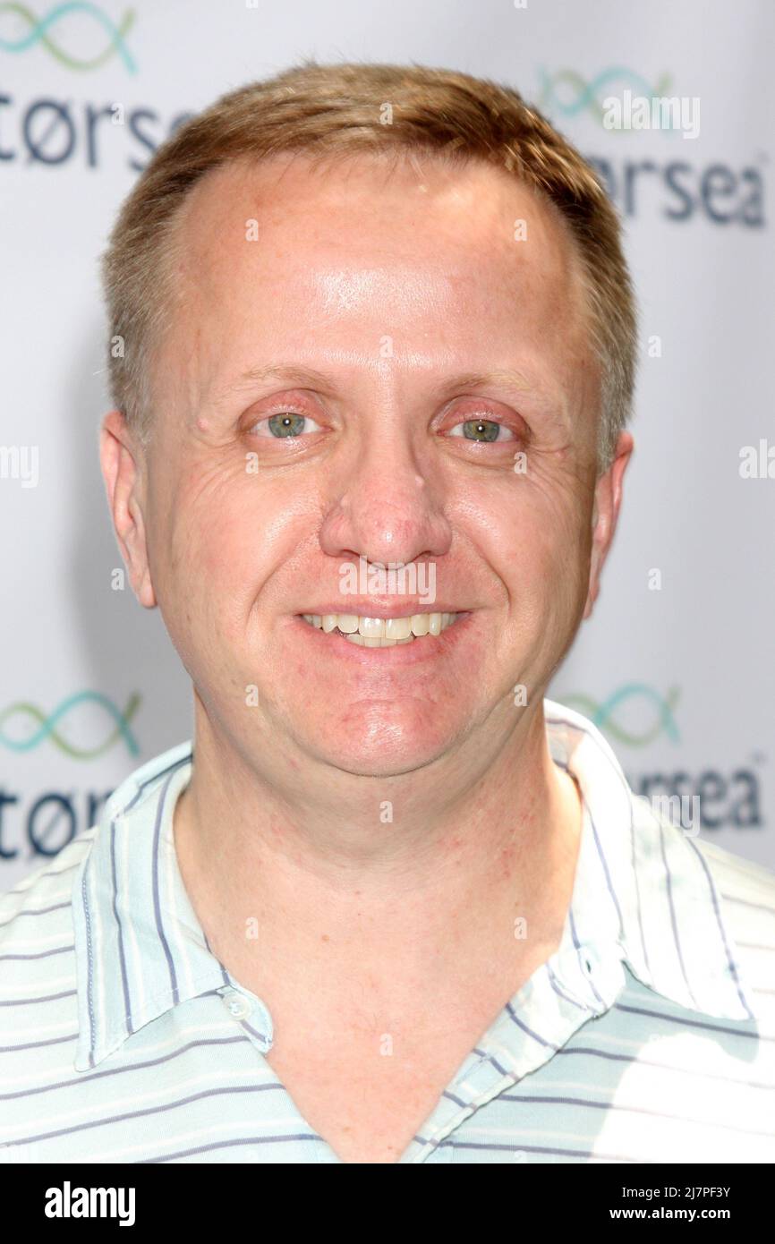 LOS ANGELES - MAY 3: Michael Maloney at the RESTORSEA Gifting of Skin ...