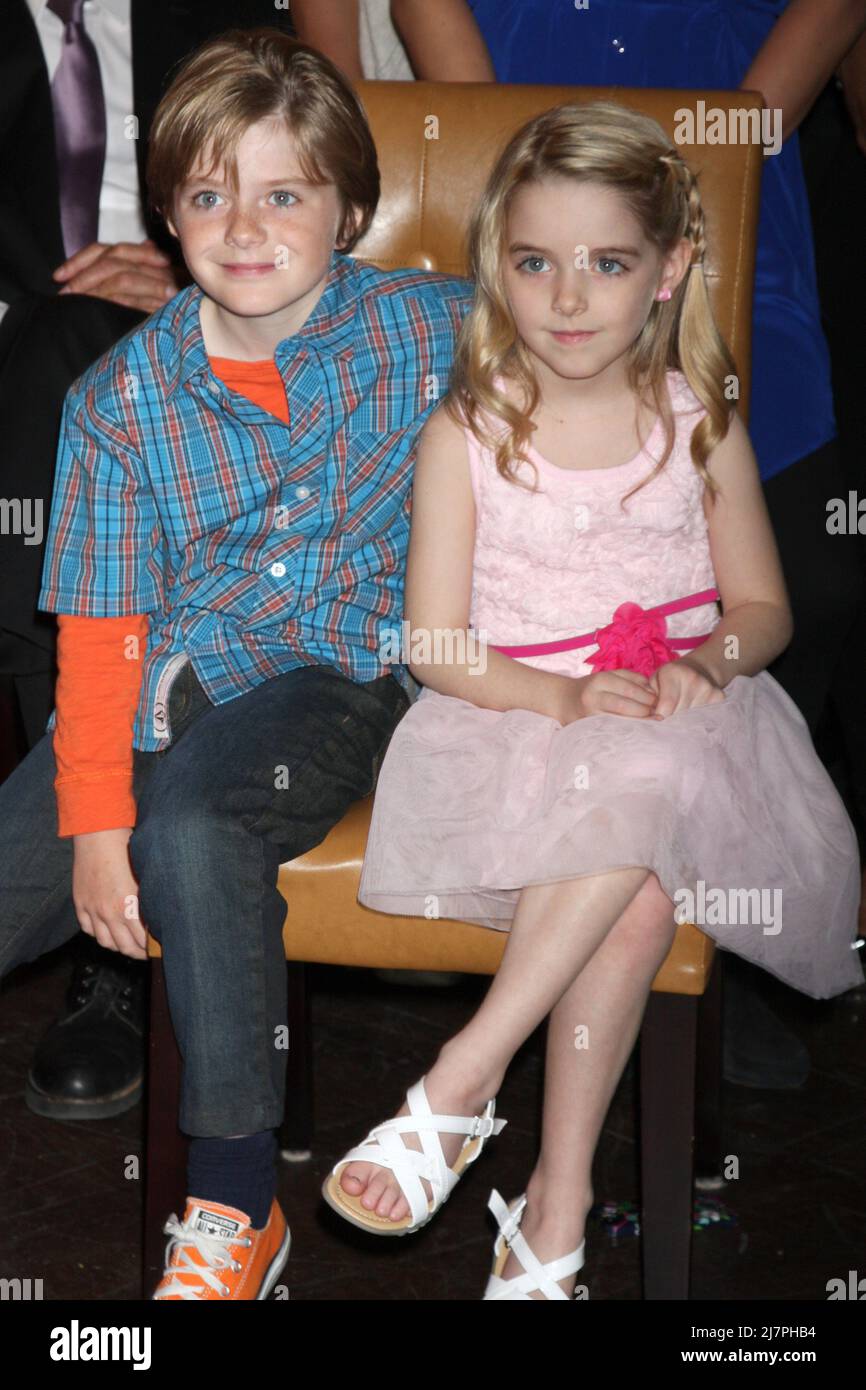 LOS ANGELES - MAR 25: Max Page, Mckenna Grace at the Young and Restless ...