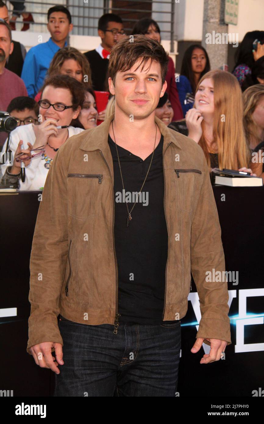 Sara Paxton And Matt Lanter