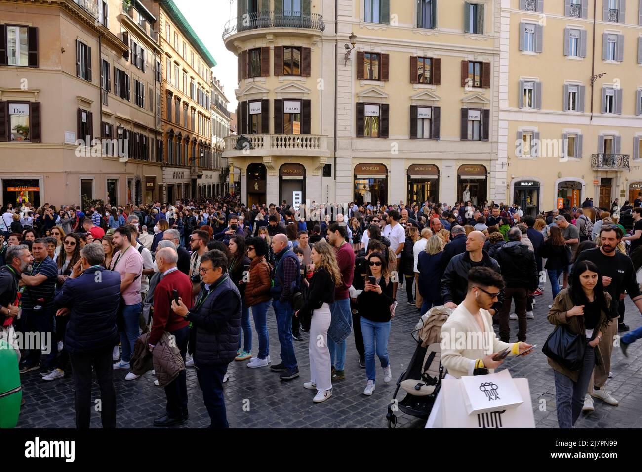 Crowds at the bottom of the Spanish Steps in Rome, Italy Stock Photo ...